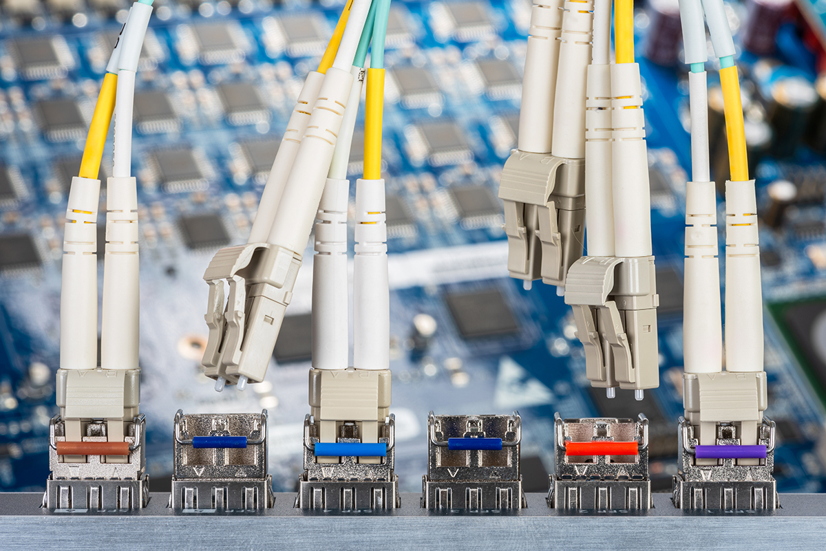 How Do Optical Transceivers Work? | Carritech Optics